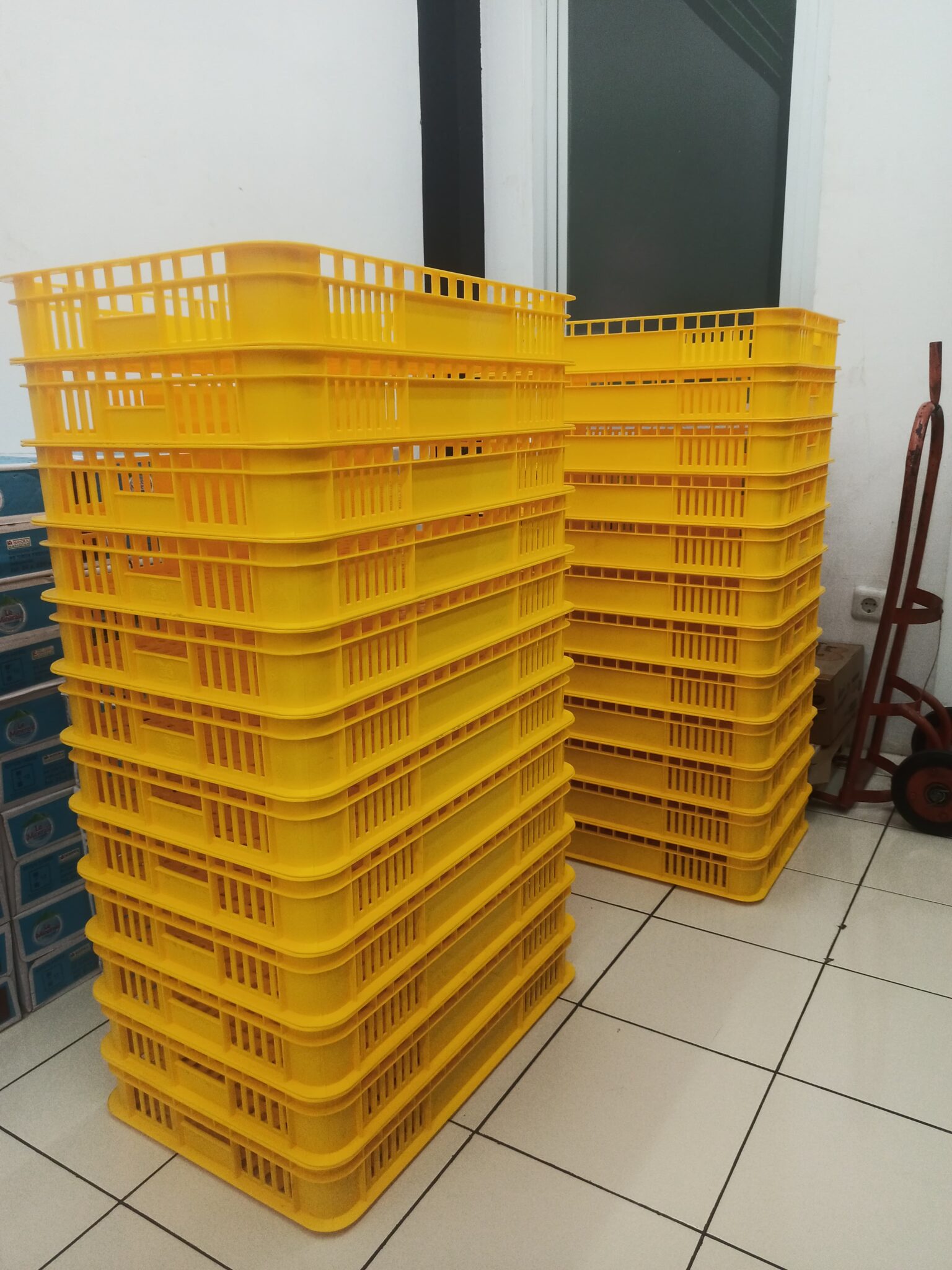 CONTAINER BOX PLASTIK KERANJANG KONTAINER INDUSTRI SERBAGUNA