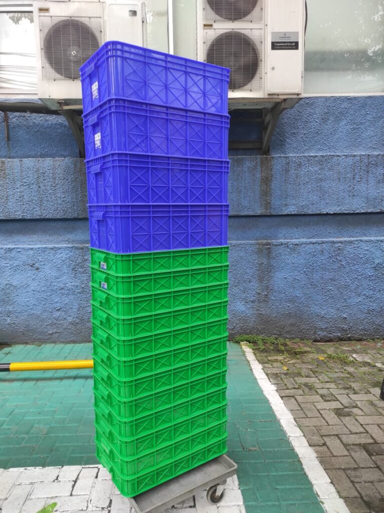CONTAINER BOX PLASTIK INDUSTRI GREEN LEAF, KIRIM KE PASAR REBO – JAKTIM