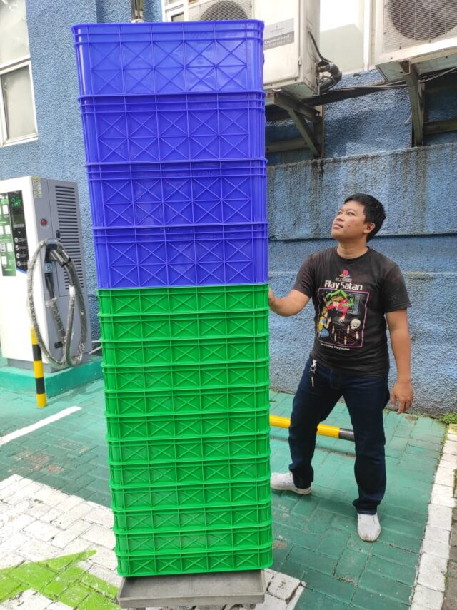 CONTAINER BOX PLASTIK INDUSTRI GREEN LEAF, KIRIM KE PASAR REBO – JAKTIM