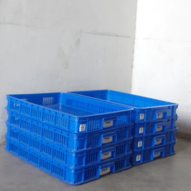 CONTAINER BOX INDUSTRI PLASTIK 16 LITER KIRAPAC 7251 LBG (LUBANG)